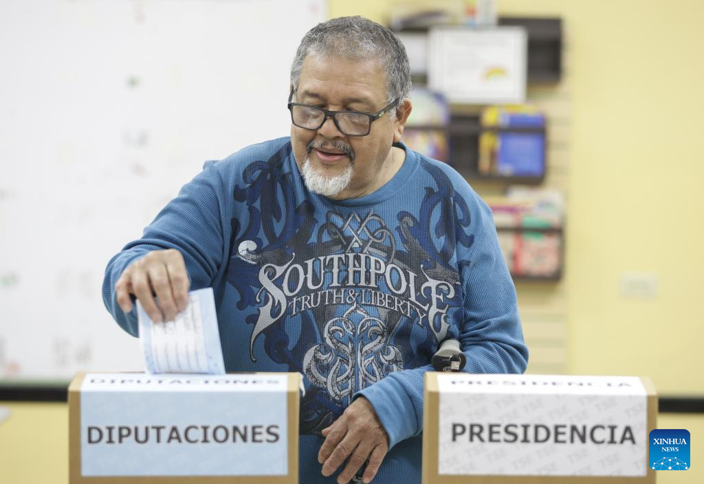 Inician las elecciones presidenciales y legislativas en Costa Rica ...